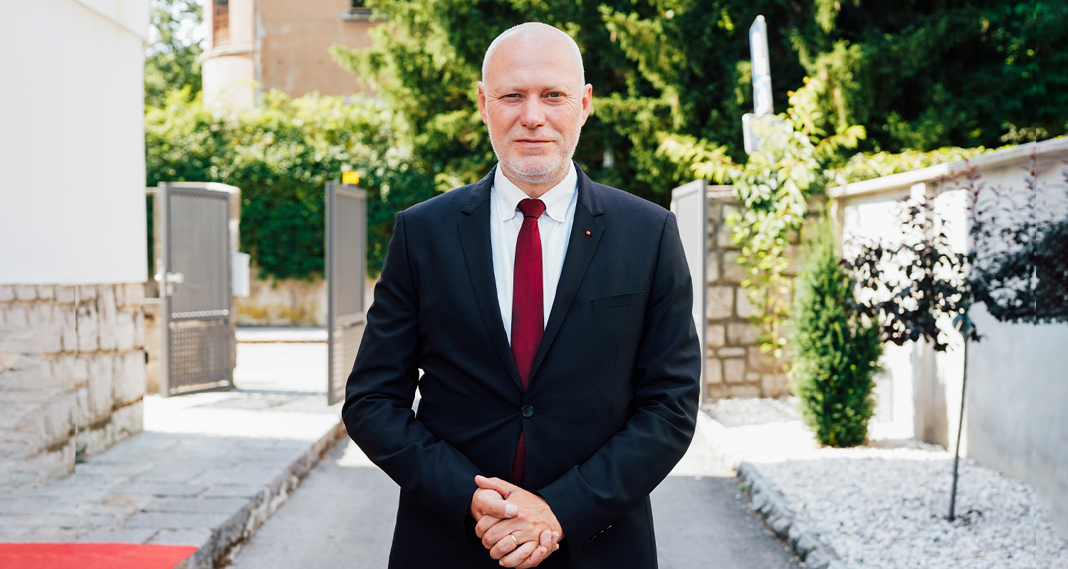 Dr. Milan Brglez: Slovenska zunanja politika v času peticij, vojne v ...